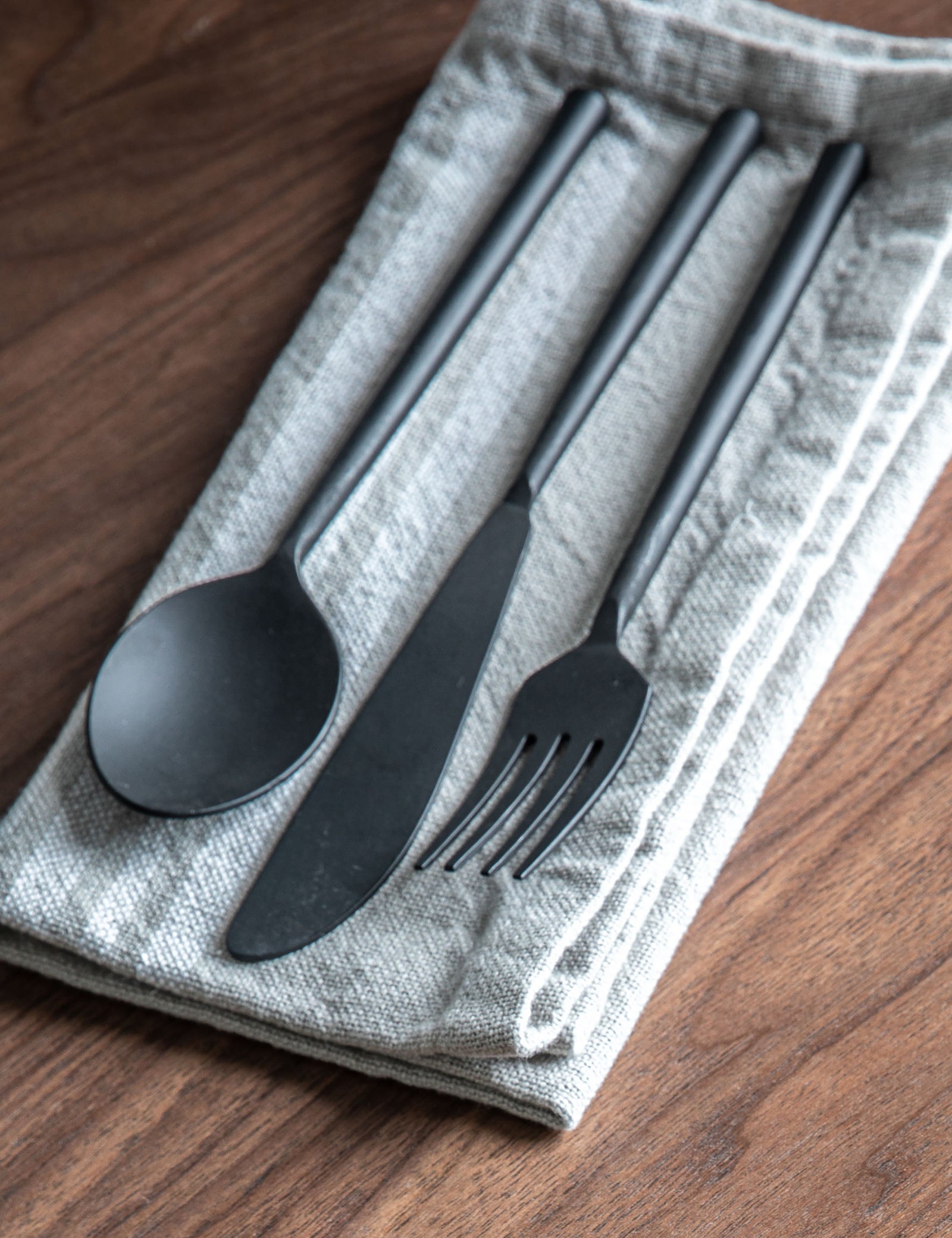 Black cutlery set store