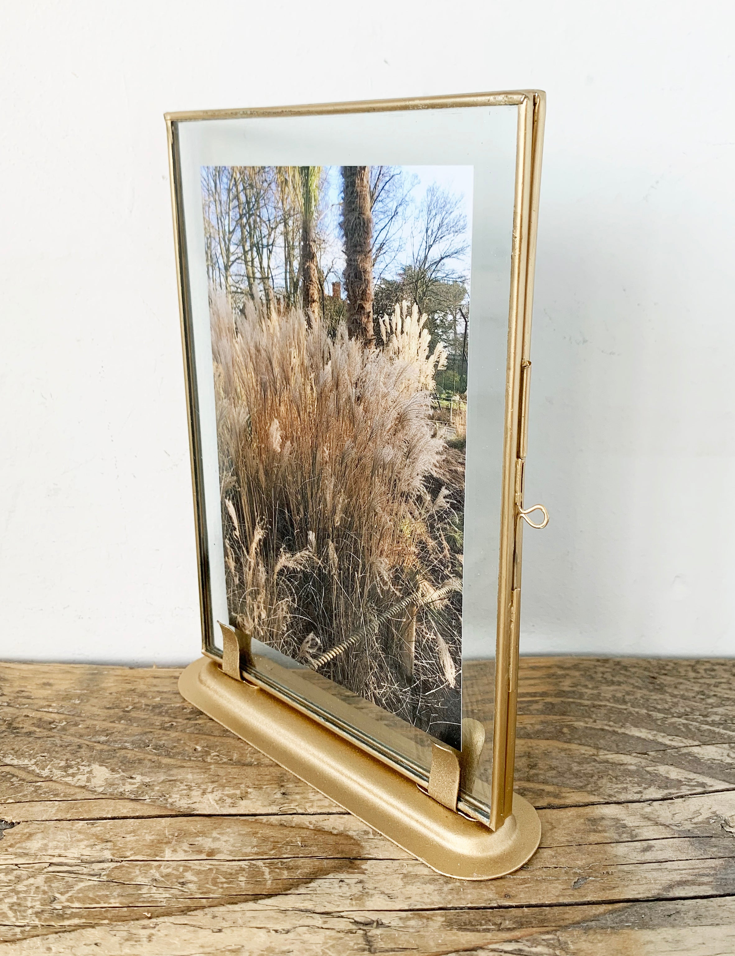 Antique Gold Standing Picture Frame – The Den & Now